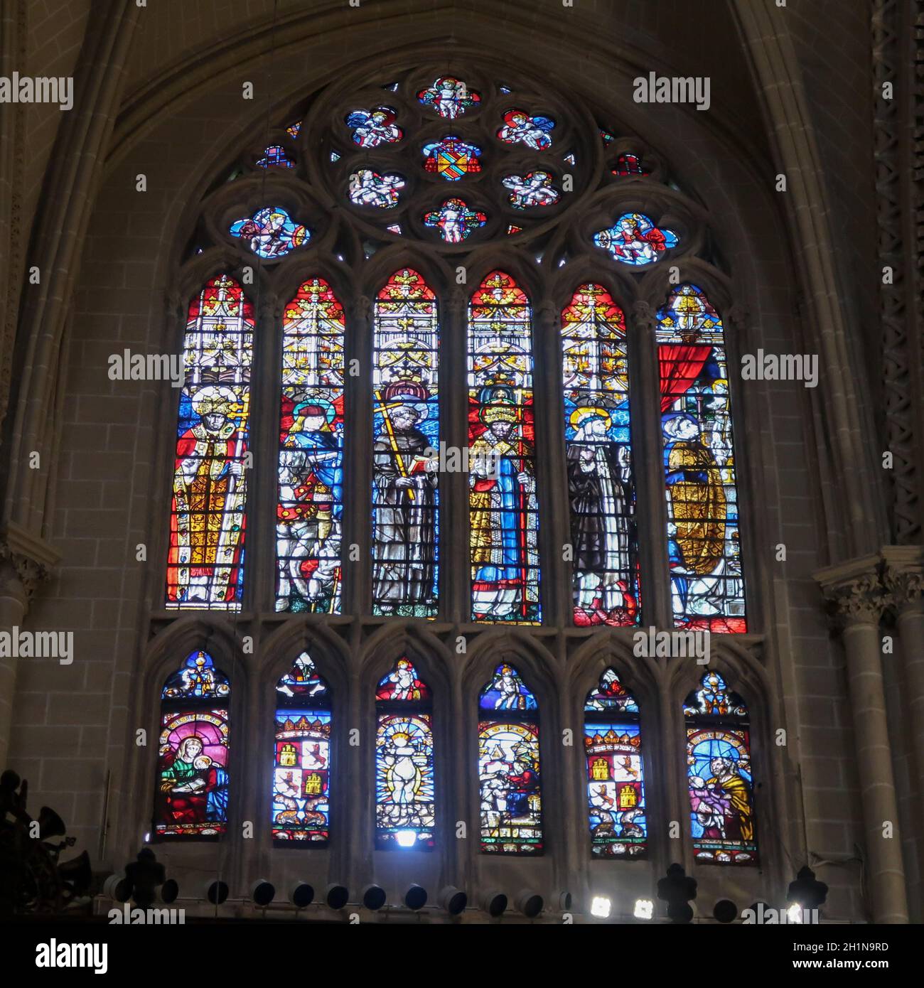 Spain toledo cathedral stained glass hi-res stock photography and ...