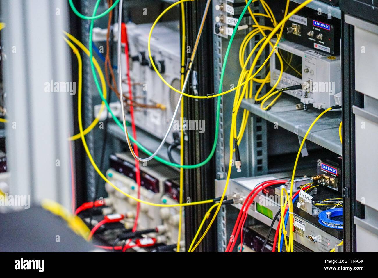 Server building facility hi-res stock photography and images - Alamy