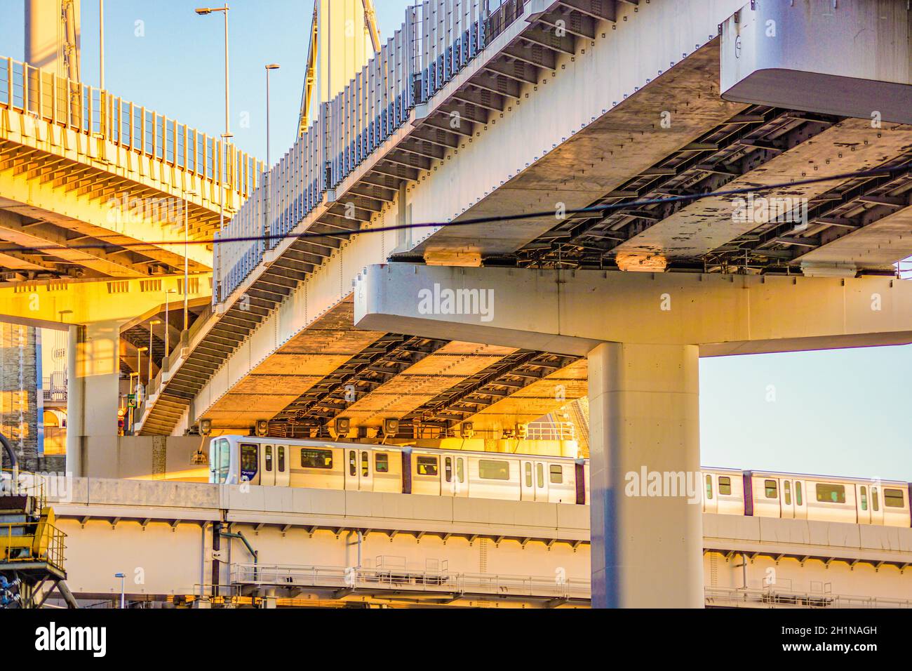 Tokyo waterfront new transit line hi-res stock photography and images ...