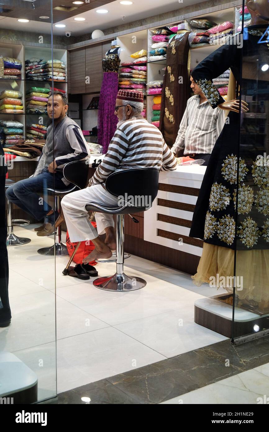 Traditional Indian garment shop in New Market area, Kolkata, India ...