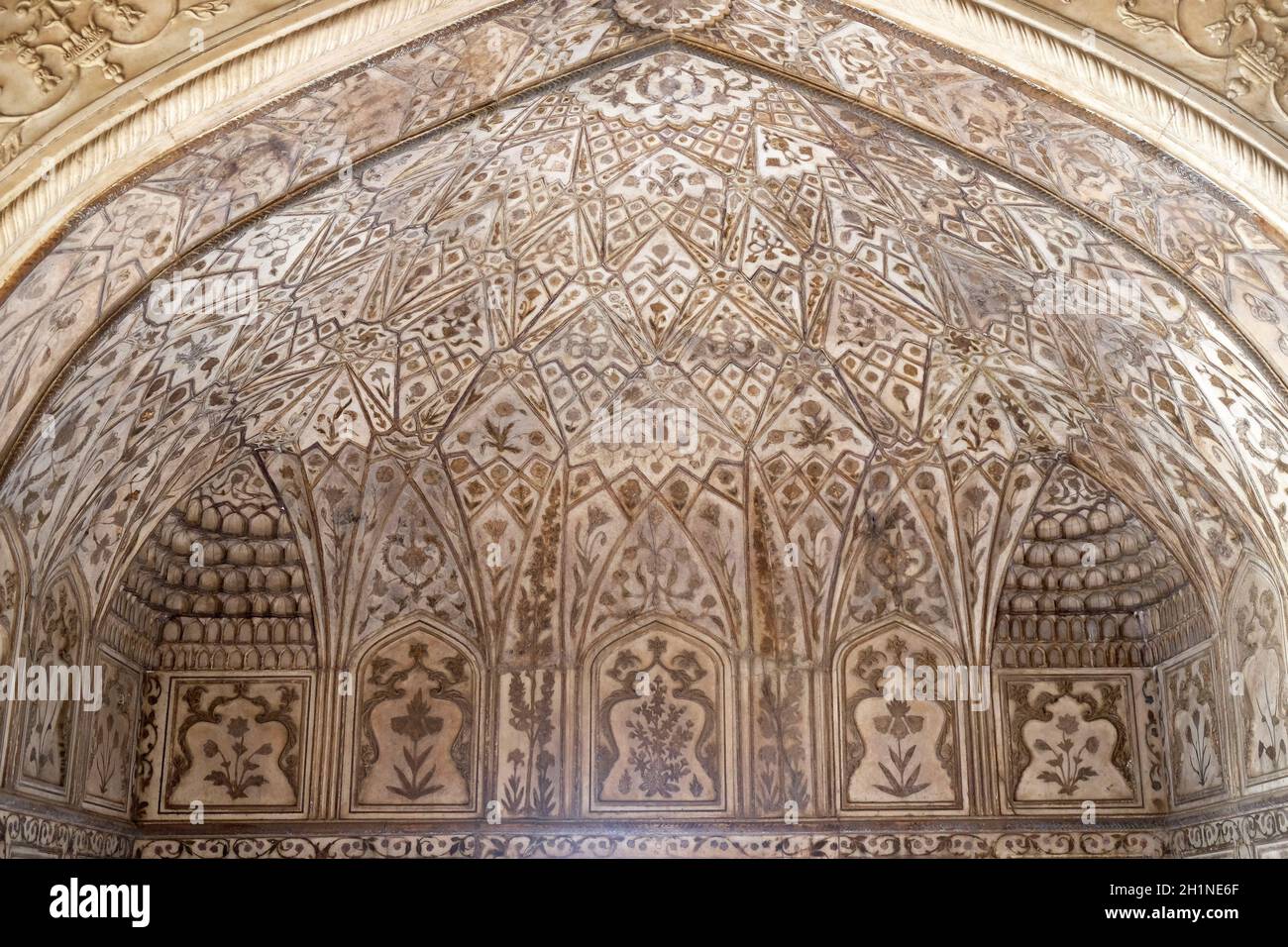 Red Fort stone carving pattern detail in Agra. Uttar Pradesh, India ...