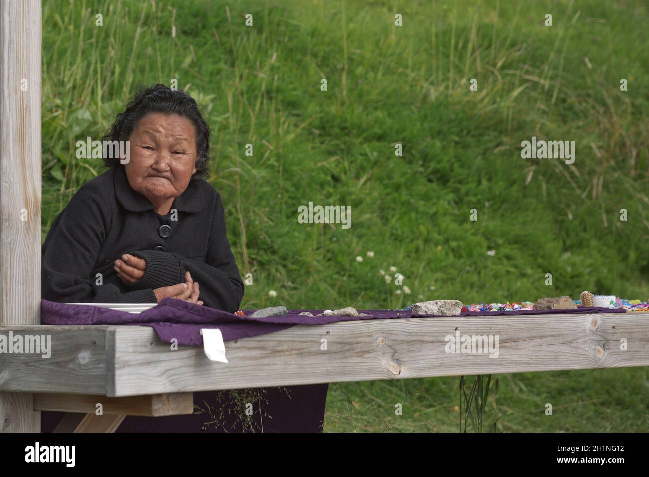 Canada inuit senior woman hi-res stock photography and images - Alamy