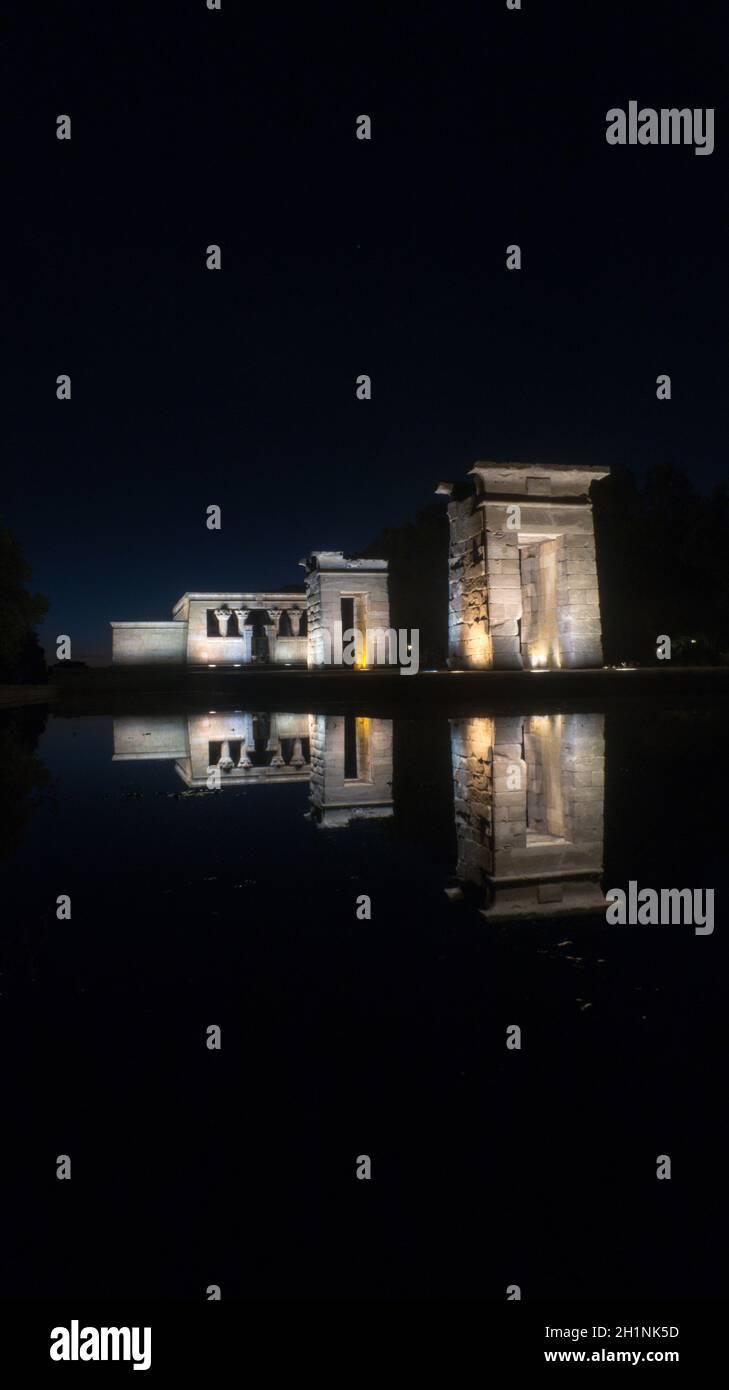 Night view temple debod hi-res stock photography and images - Alamy