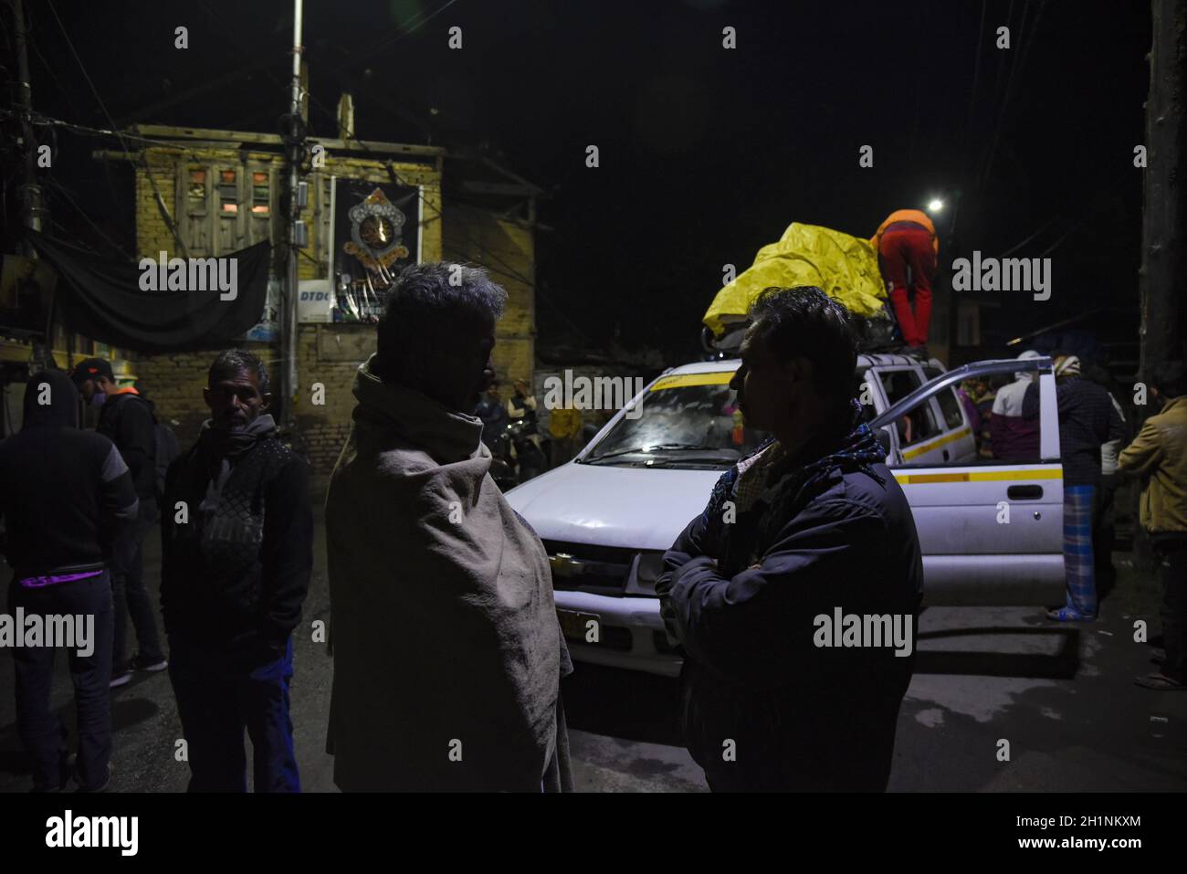 Workers bus station india hi-res stock photography and images - Alamy
