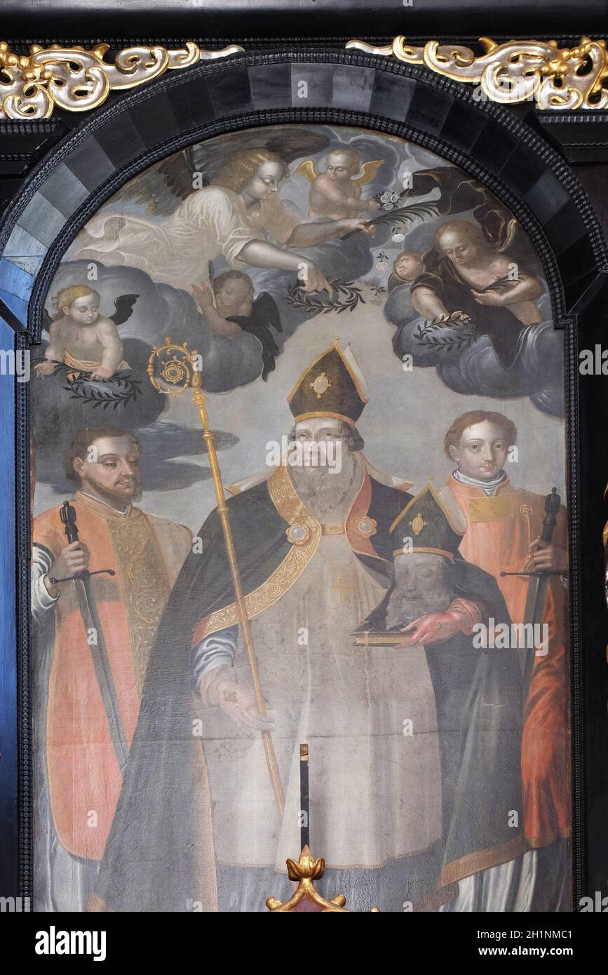 Statue saint denis holding head hi-res stock photography and images - Alamy