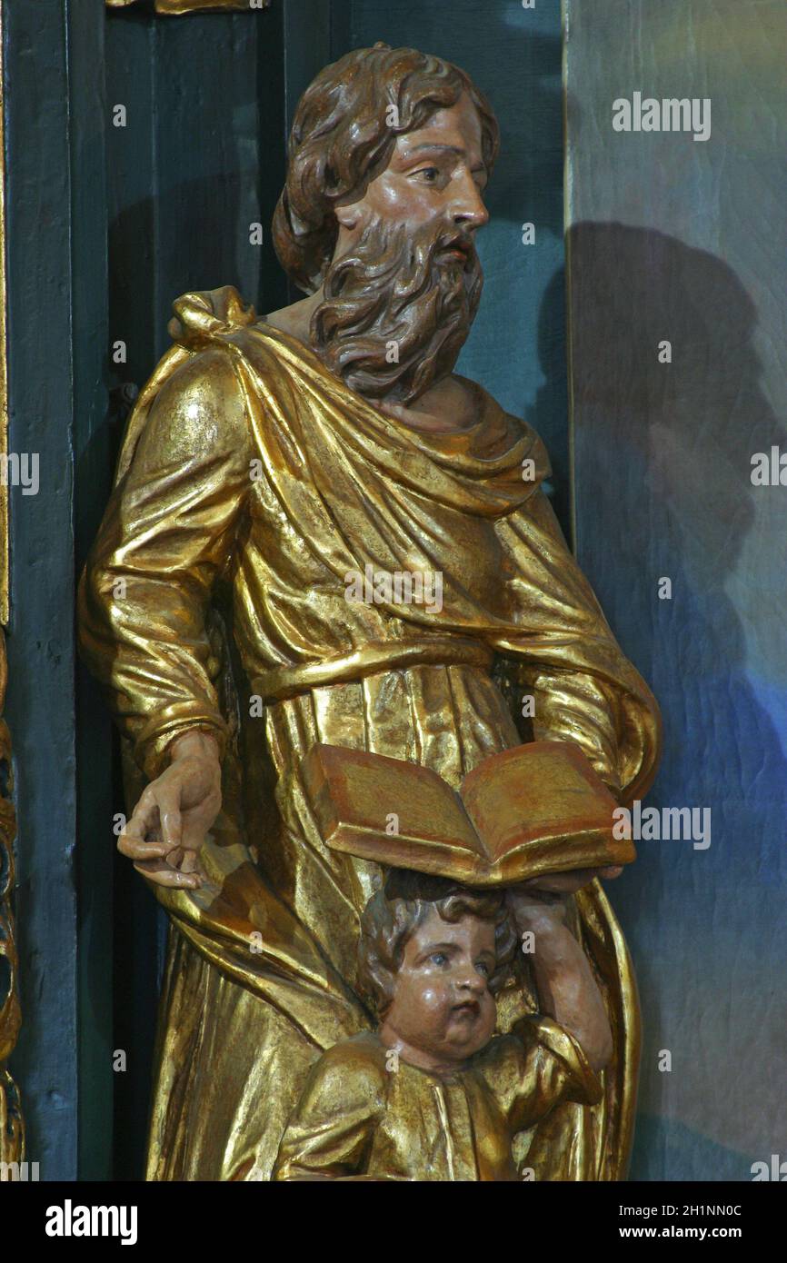 Saint matthew statue hi-res stock photography and images - Alamy