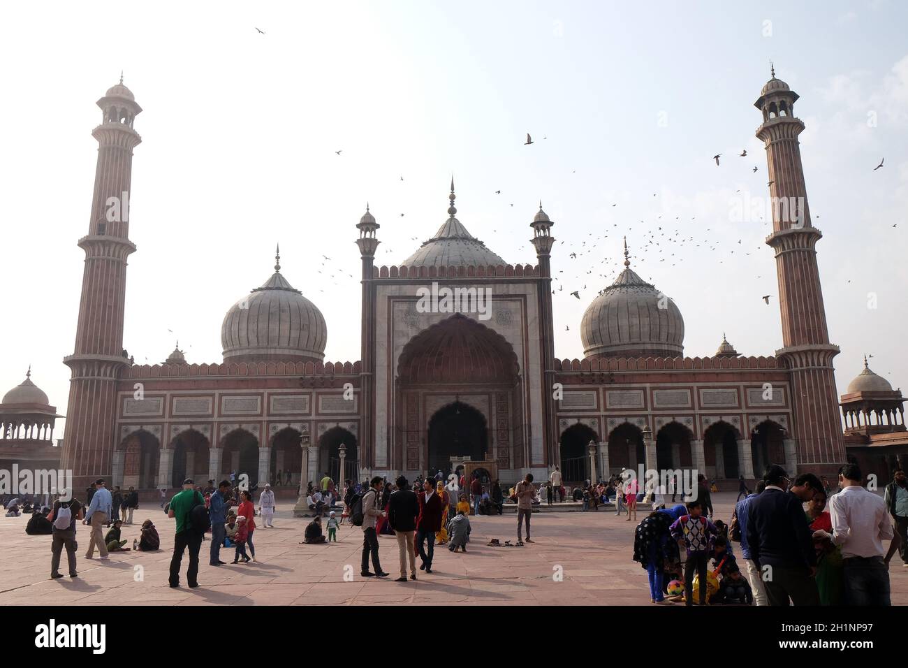 The spectacular architecture of the Great Friday Mosque (Jama Masjid ...