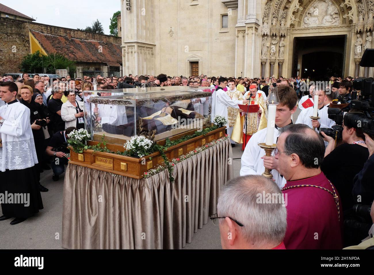 Arrival of the body of St. Leopold Mandic in Zagreb Cathedral, Croatia ...