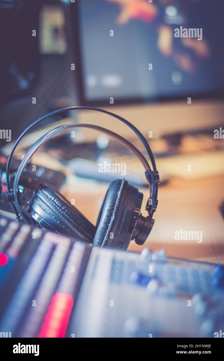 Professional sound recording studio: Headphones on a mixer desk, Radio ...