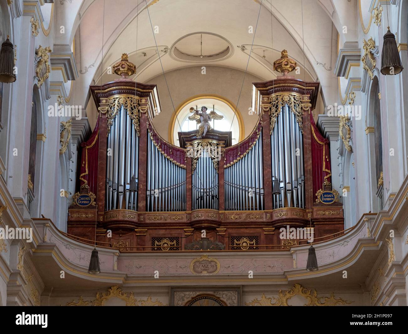 Organ of Pfarrkirche Saint Peter - Munich Stock Photo - Alamy