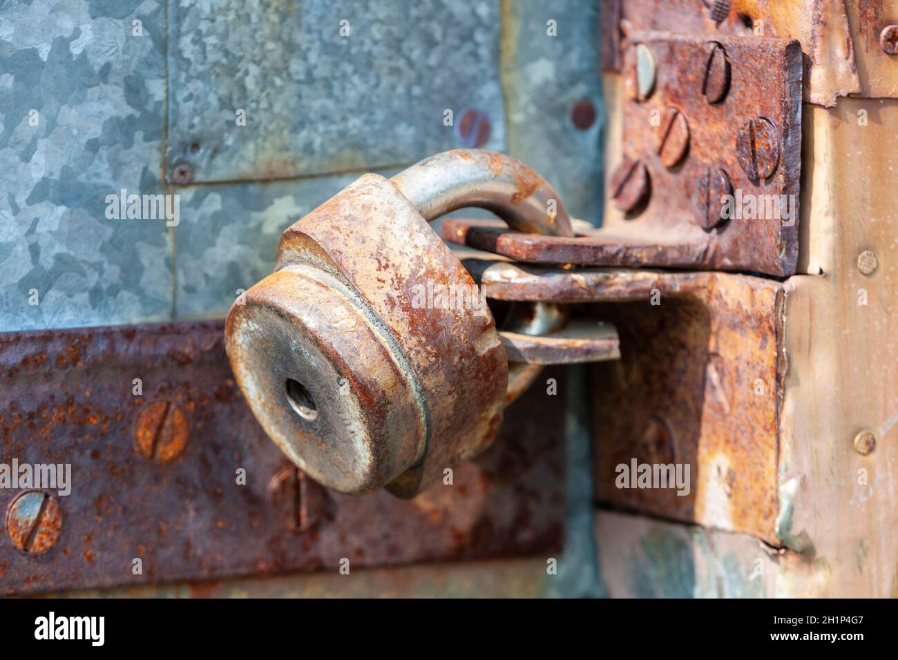 Padlock loops hi-res stock photography and images - Alamy