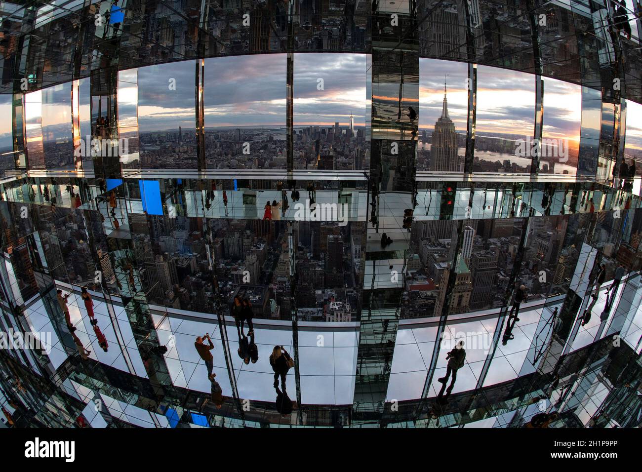 Summit one vanderbilt observation deck hi-res stock photography and ...