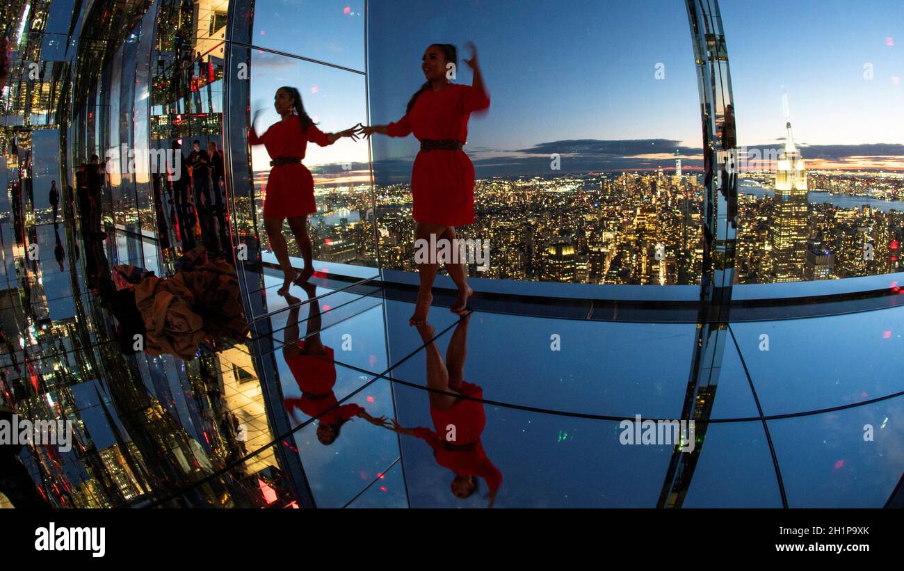 Summit one vanderbilt observation deck hi-res stock photography and ...