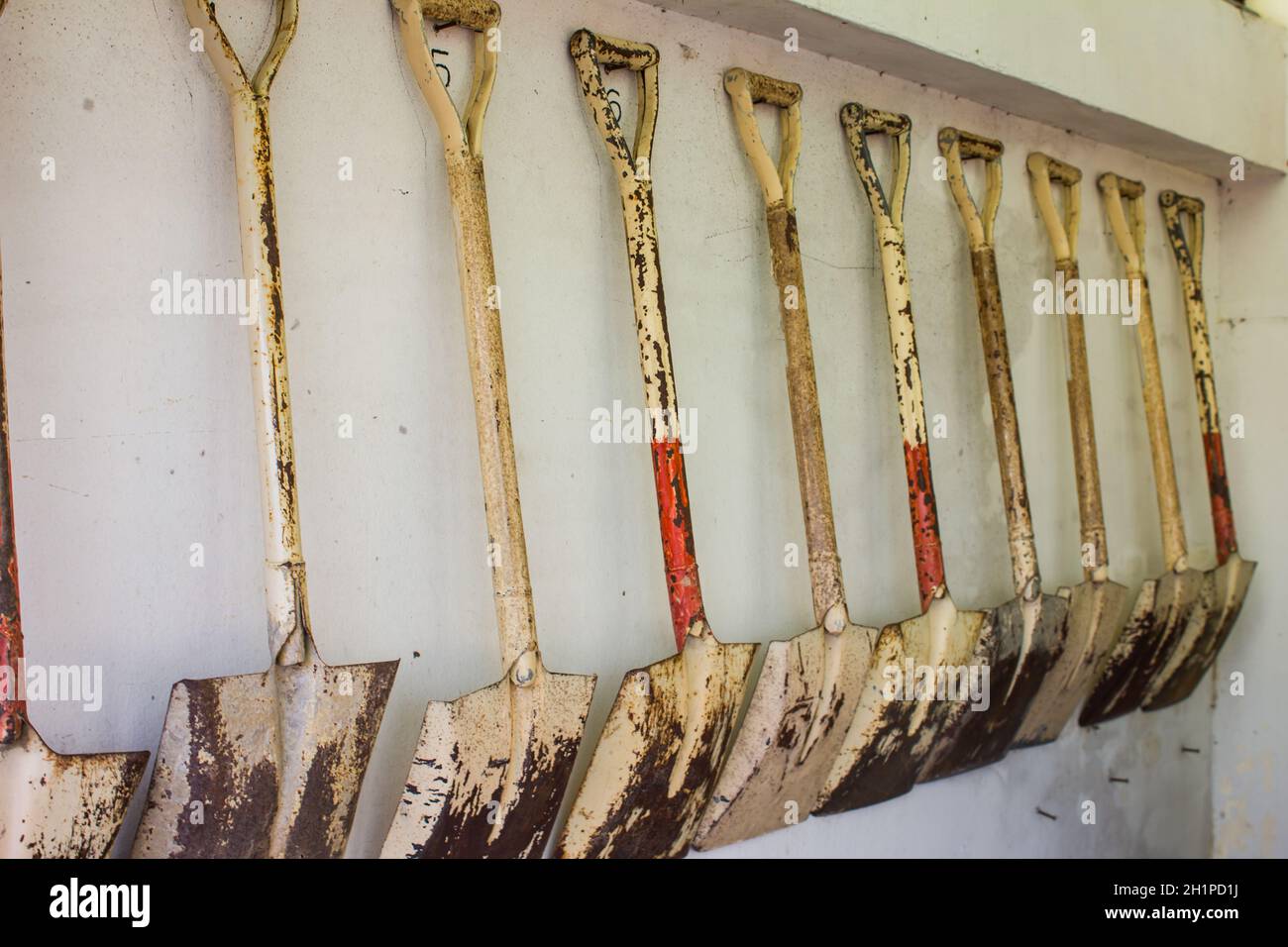 Old metal snow shovel hi-res stock photography and images - Alamy