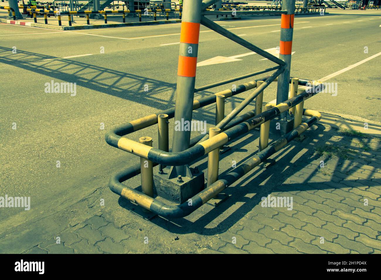 Steel column base hi-res stock photography and images - Alamy