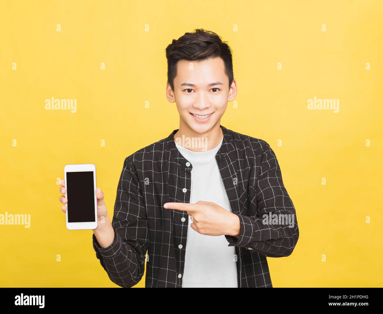 happy young man showing mobile phone screen Stock Photo - Alamy