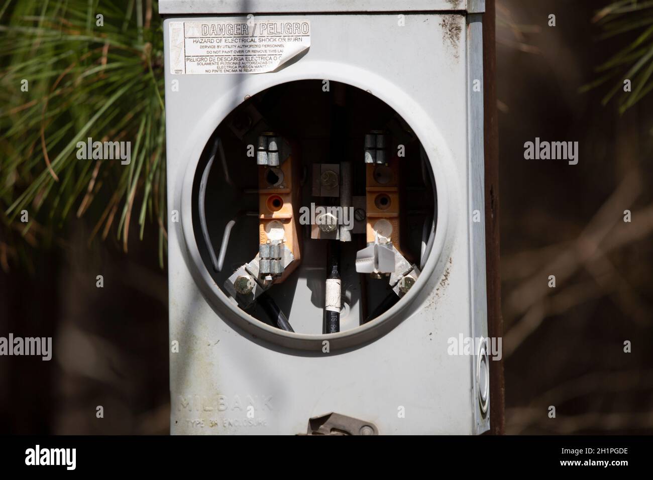 Old metal electrical box abandoned hi-res stock photography and images ...