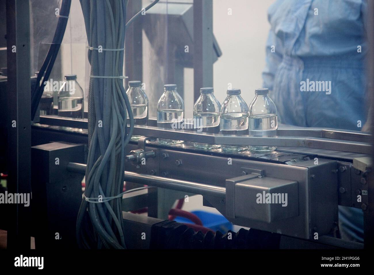 Drug development manufacturing facility hi-res stock photography and ...
