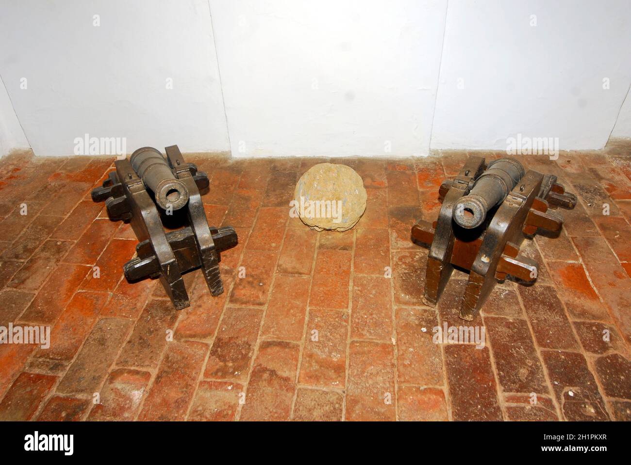 Small cannons hi-res stock photography and images - Alamy