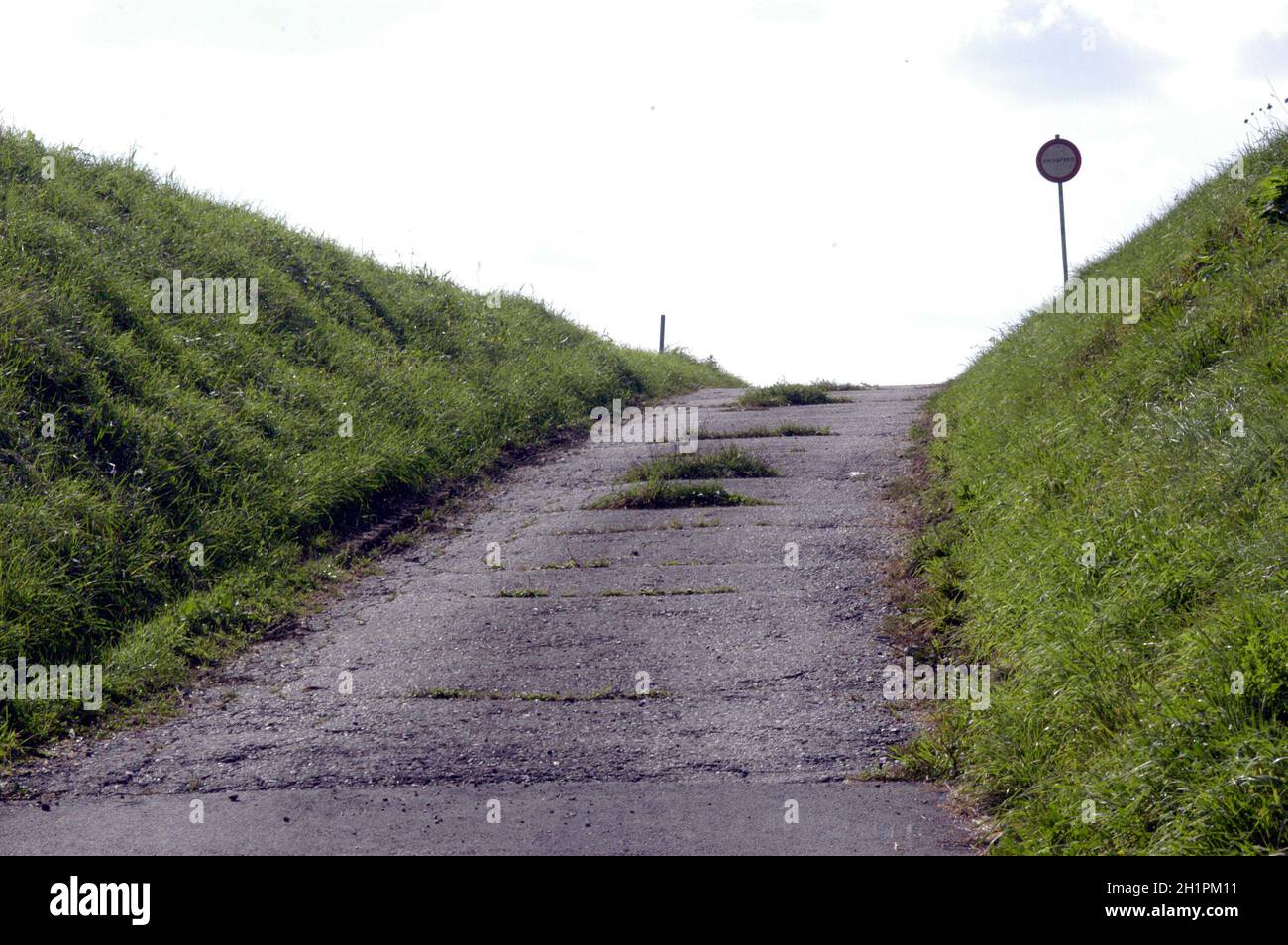 Narrow defile hi-res stock photography and images - Alamy