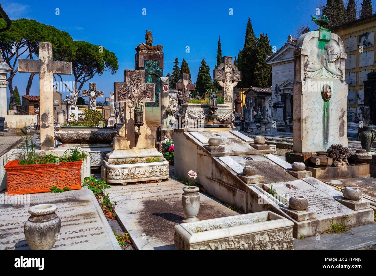 typical Italian cemetery Cimitero delle Porte Sante, San Miniato al ...
