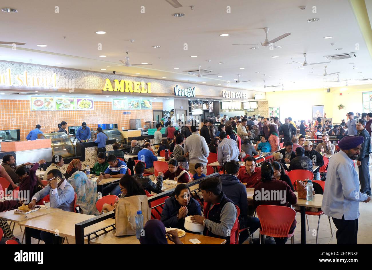 Highway Roadside Restaurant on Delhi - Agra motorway in India Stock ...