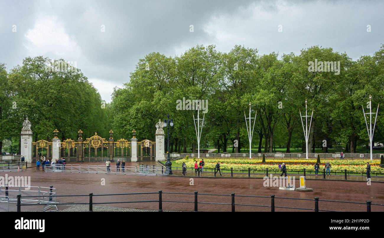 Canada Gate, entrance to Green Park in the city of London, UK Stock ...