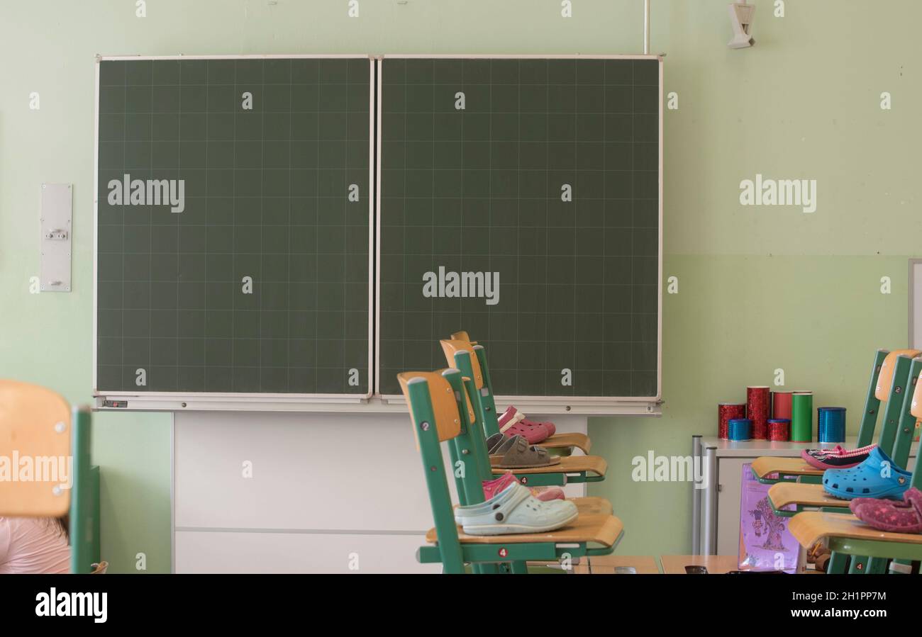 Empty class room hi-res stock photography and images - Alamy