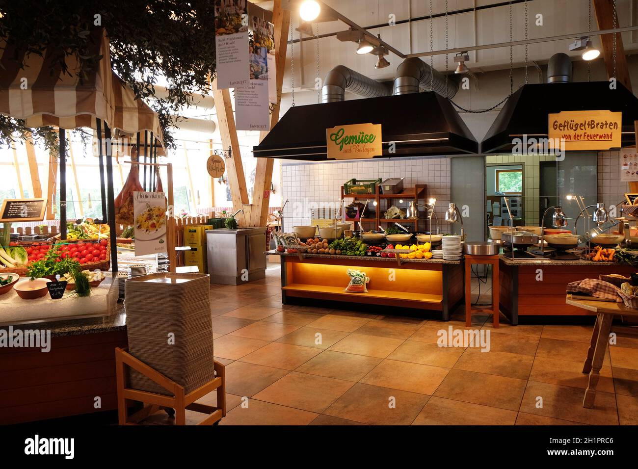 Hot fast food self service counter hi-res stock photography and images ...