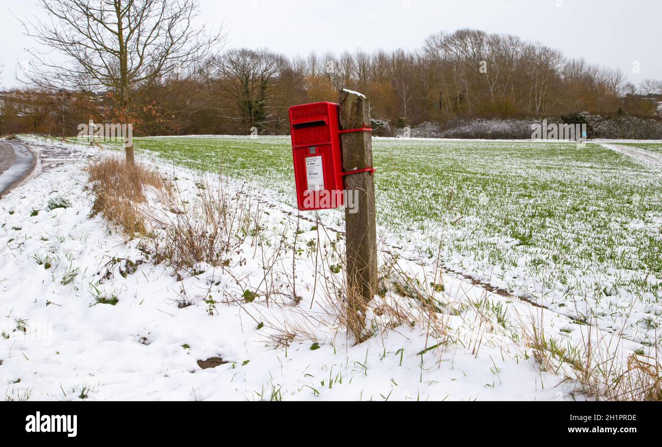Pole mounted post box hi-res stock photography and images - Alamy