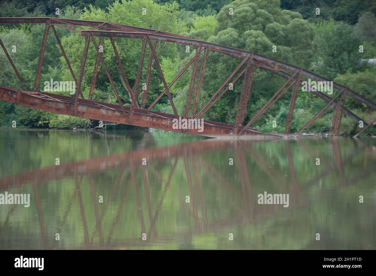 Iron truss bridges hi-res stock photography and images - Alamy