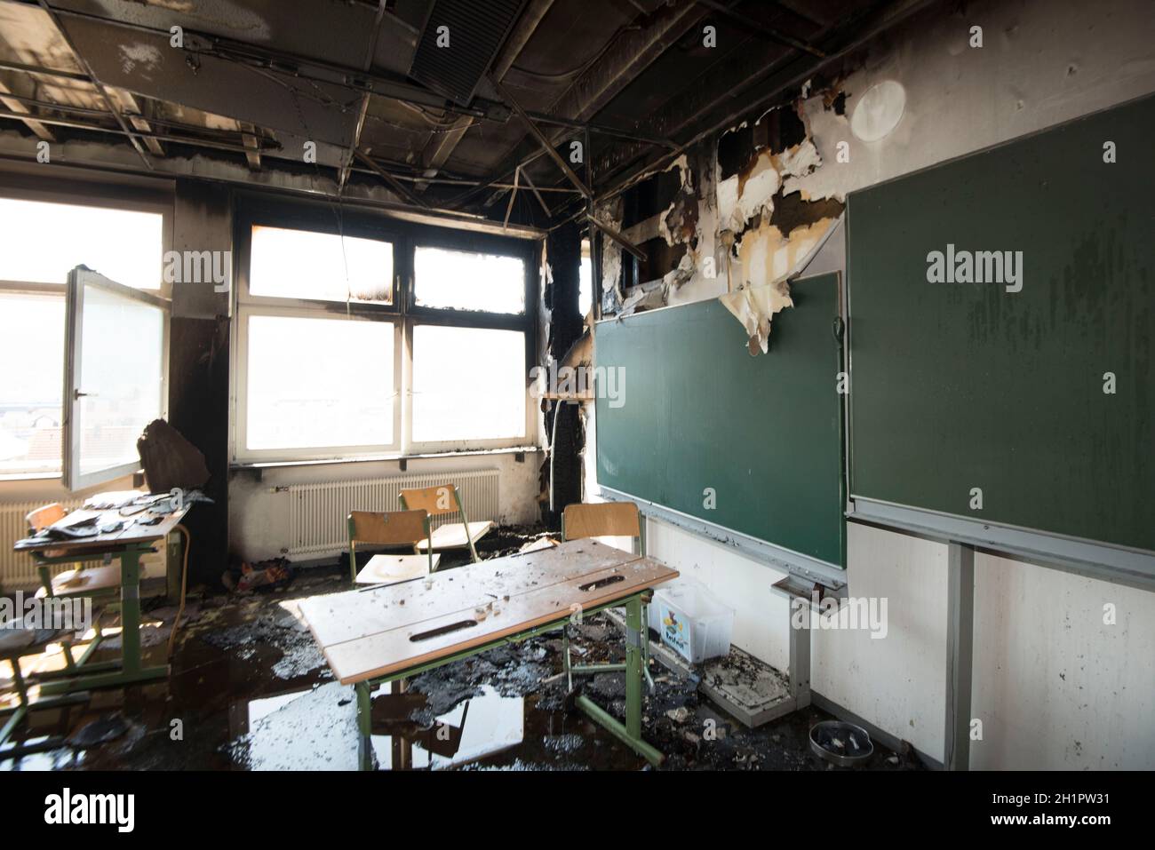 Fighting classroom hi-res stock photography and images - Alamy