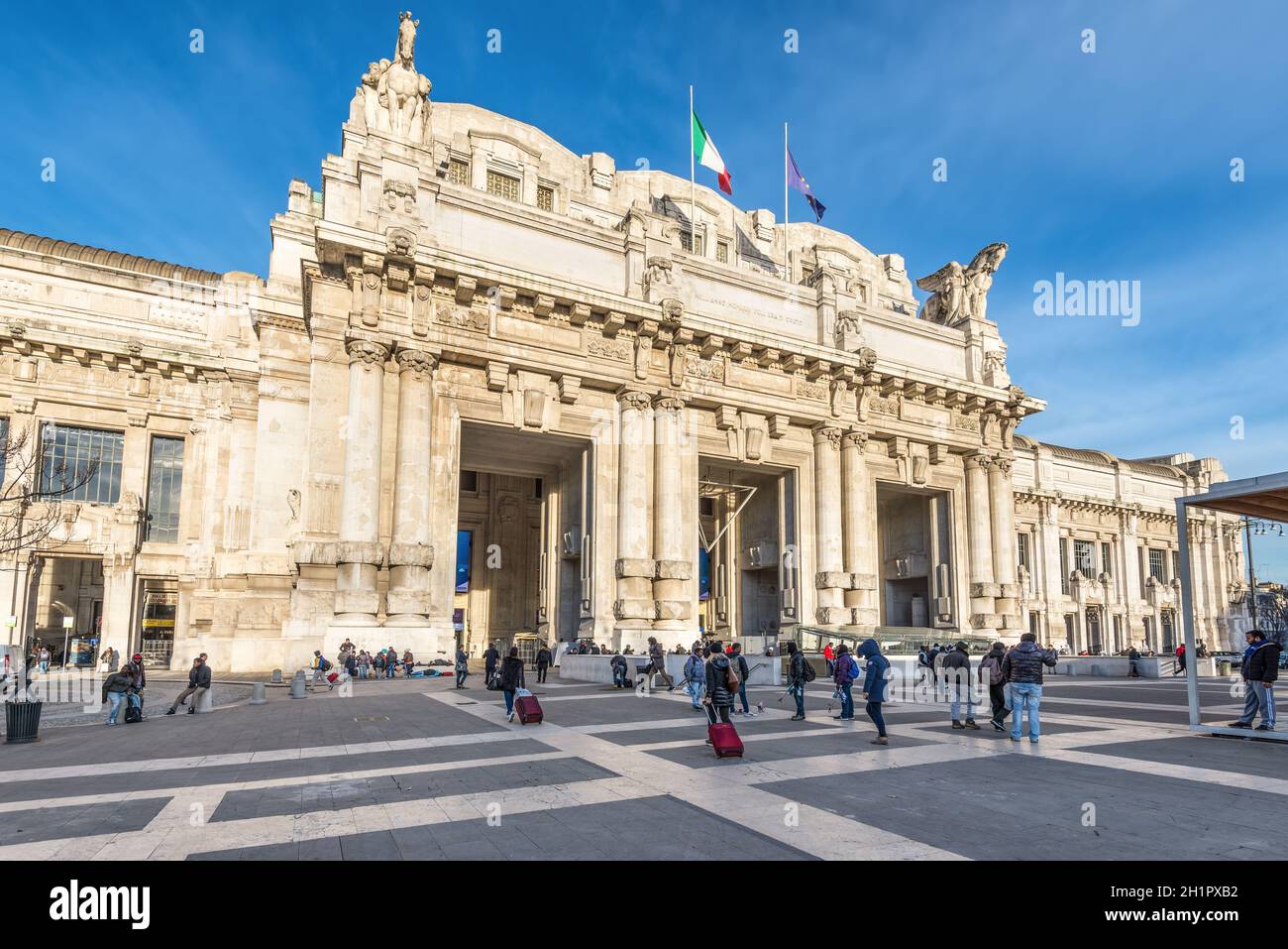 Milan centrale train station hi-res stock photography and images - Alamy