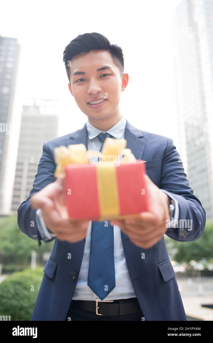 Business man giving a gift hi-res stock photography and images - Alamy