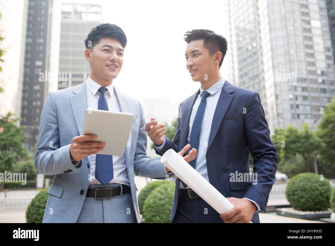 Chinese architects looking building hi-res stock photography and images ...