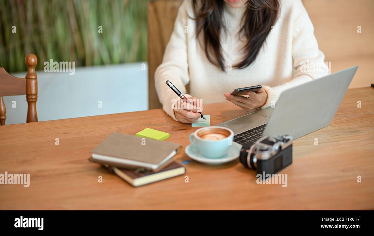 Digital sticky notes hi-res stock photography and images - Alamy