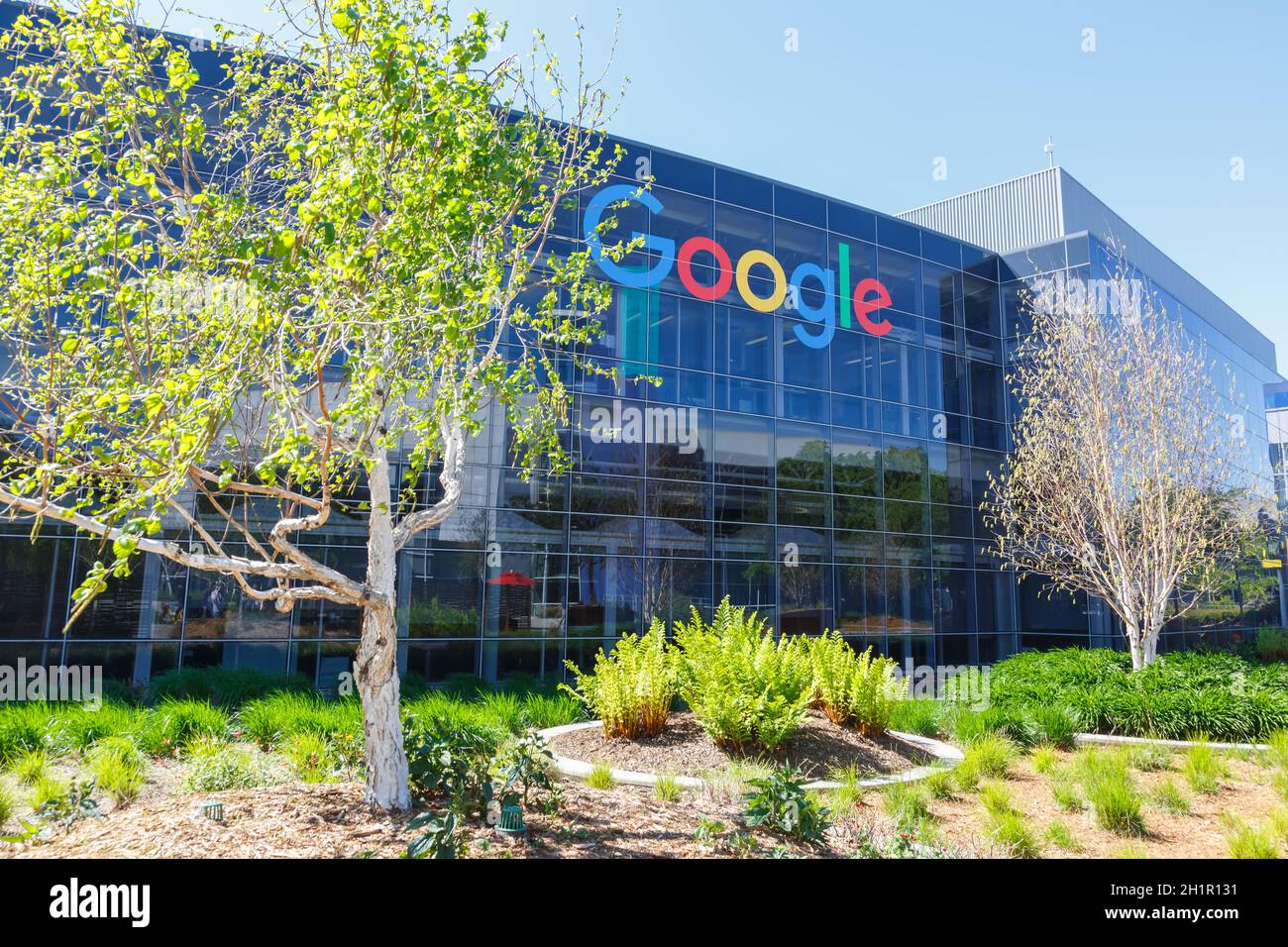 Google headquarter mountain view hi-res stock photography and images ...