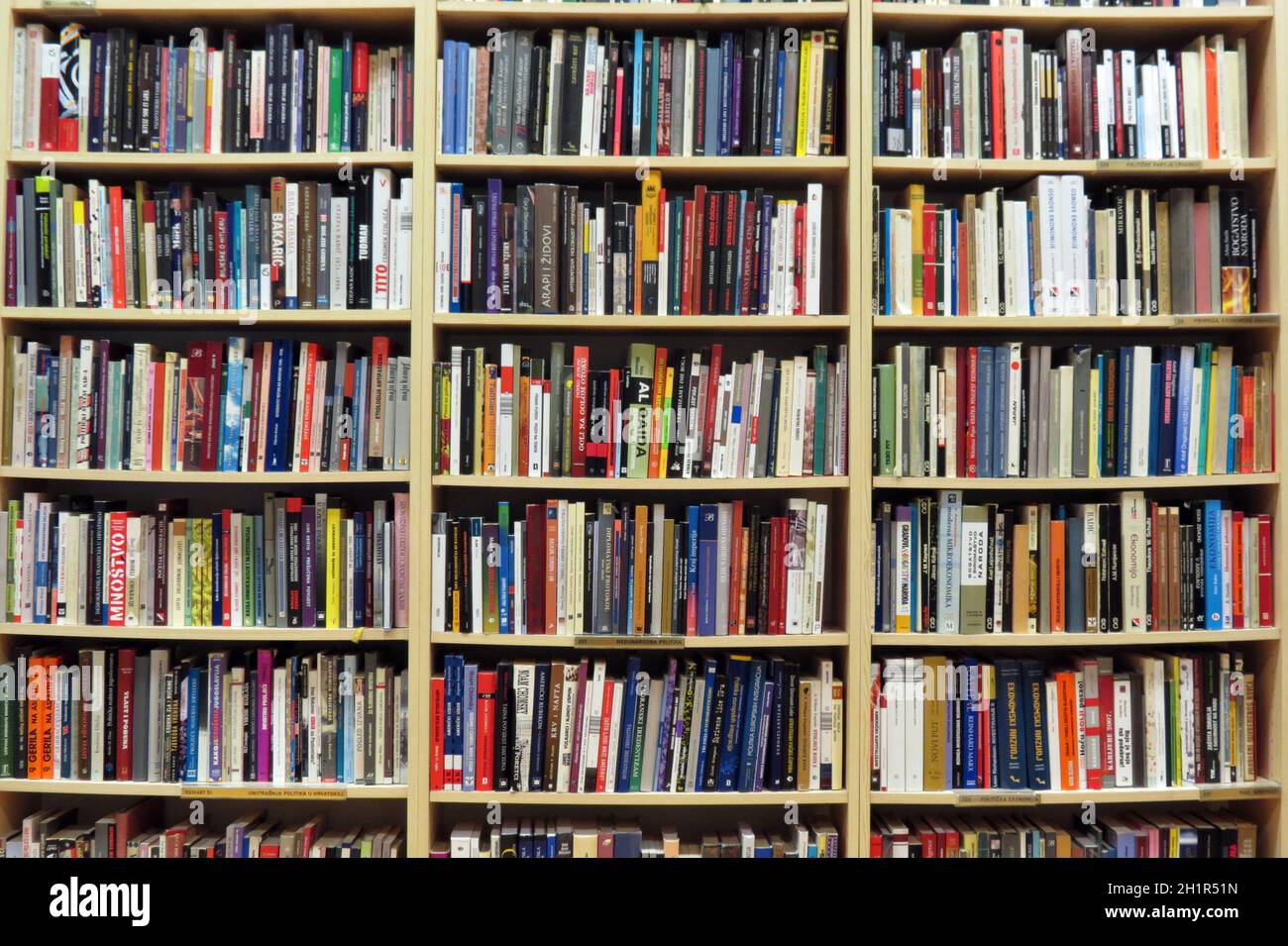 Bookshelf in library Stock Photo - Alamy