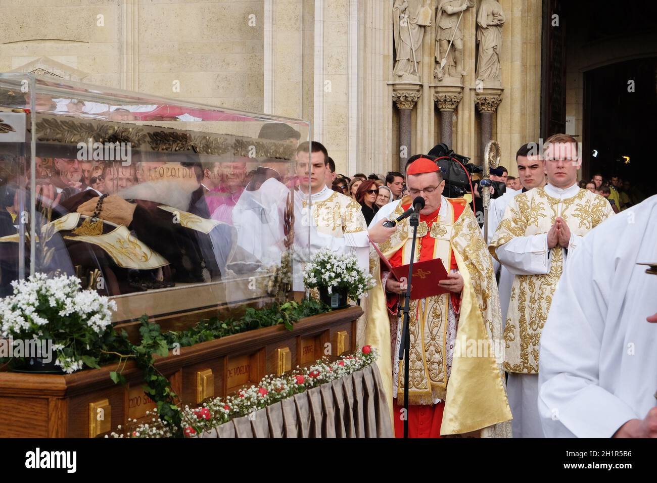 Arrival of the body of St. Leopold Mandic in Zagreb Cathedral, Croatia ...