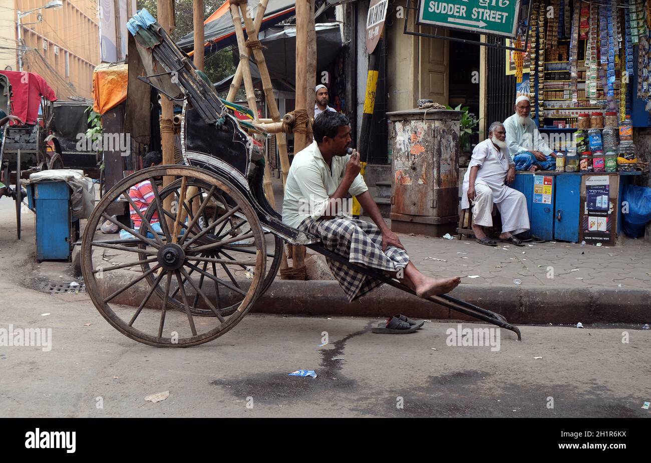 Hand rickshaw puller hi-res stock photography and images - Alamy