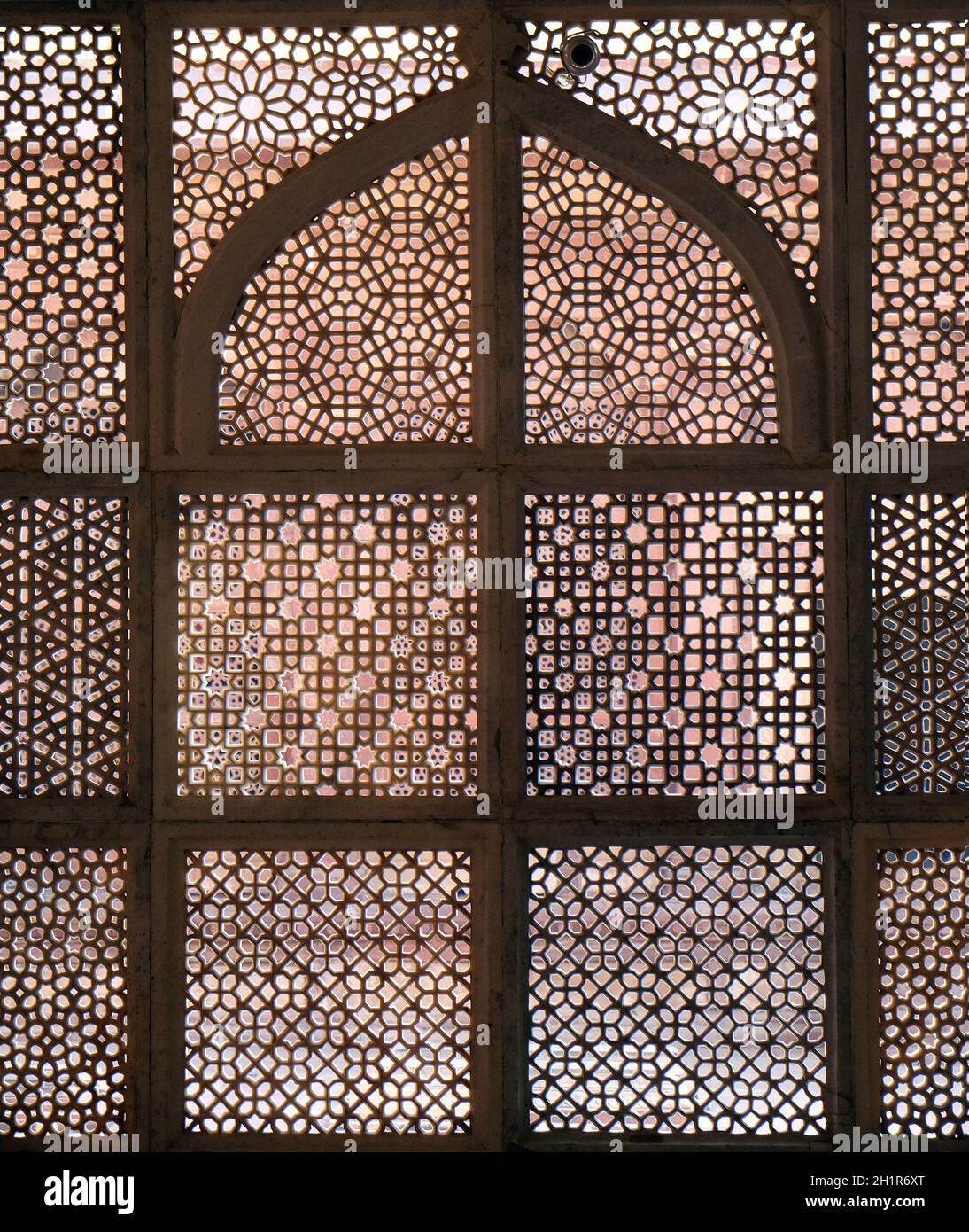 Intricate window artwork in the tomb of Salim Chishti at Fatehpur Sikri ...