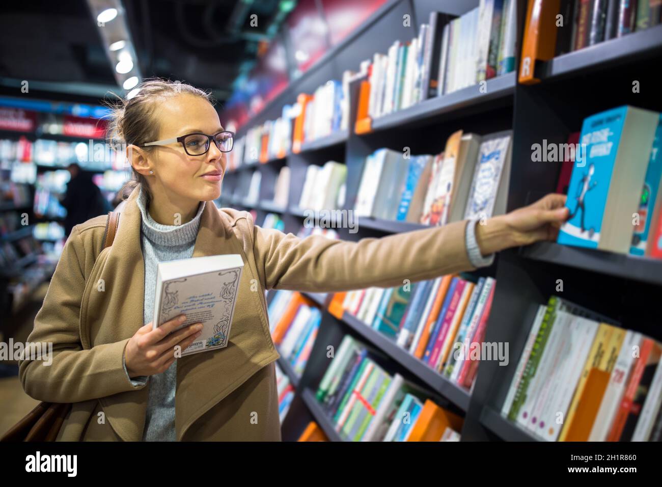 Choosing a book to read hi-res stock photography and images - Alamy