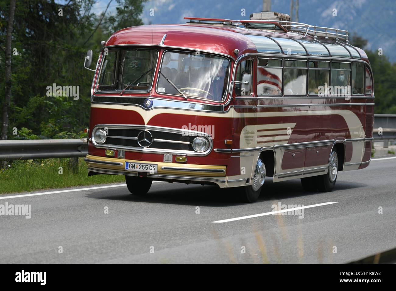Oldtimer bus hi-res stock photography and images - Alamy