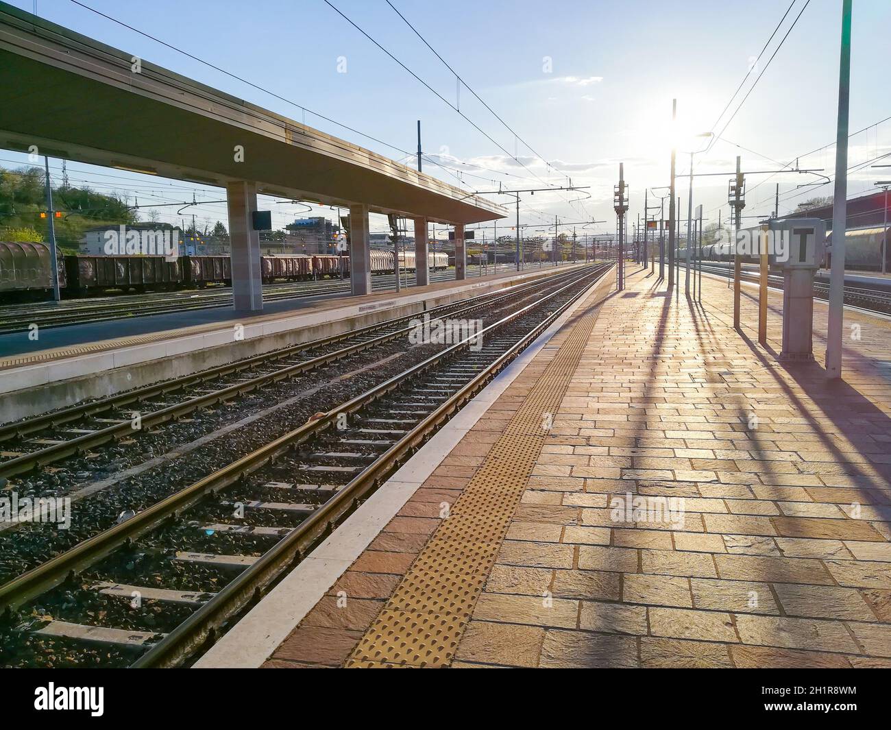 Train tracks perspective view. Transportation mode Stock Photo - Alamy