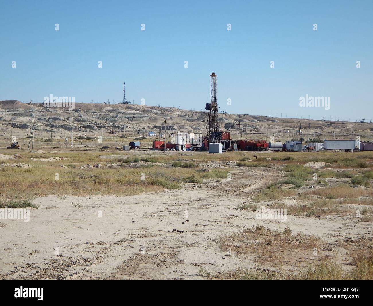 Kazakhstan oil rig hi-res stock photography and images - Alamy