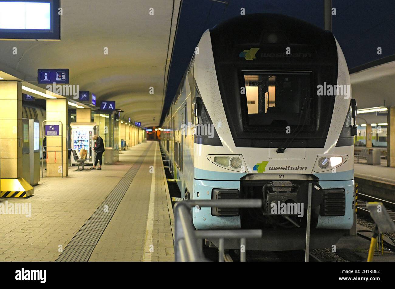 Western railway station westbahnhof hi-res stock photography and images ...