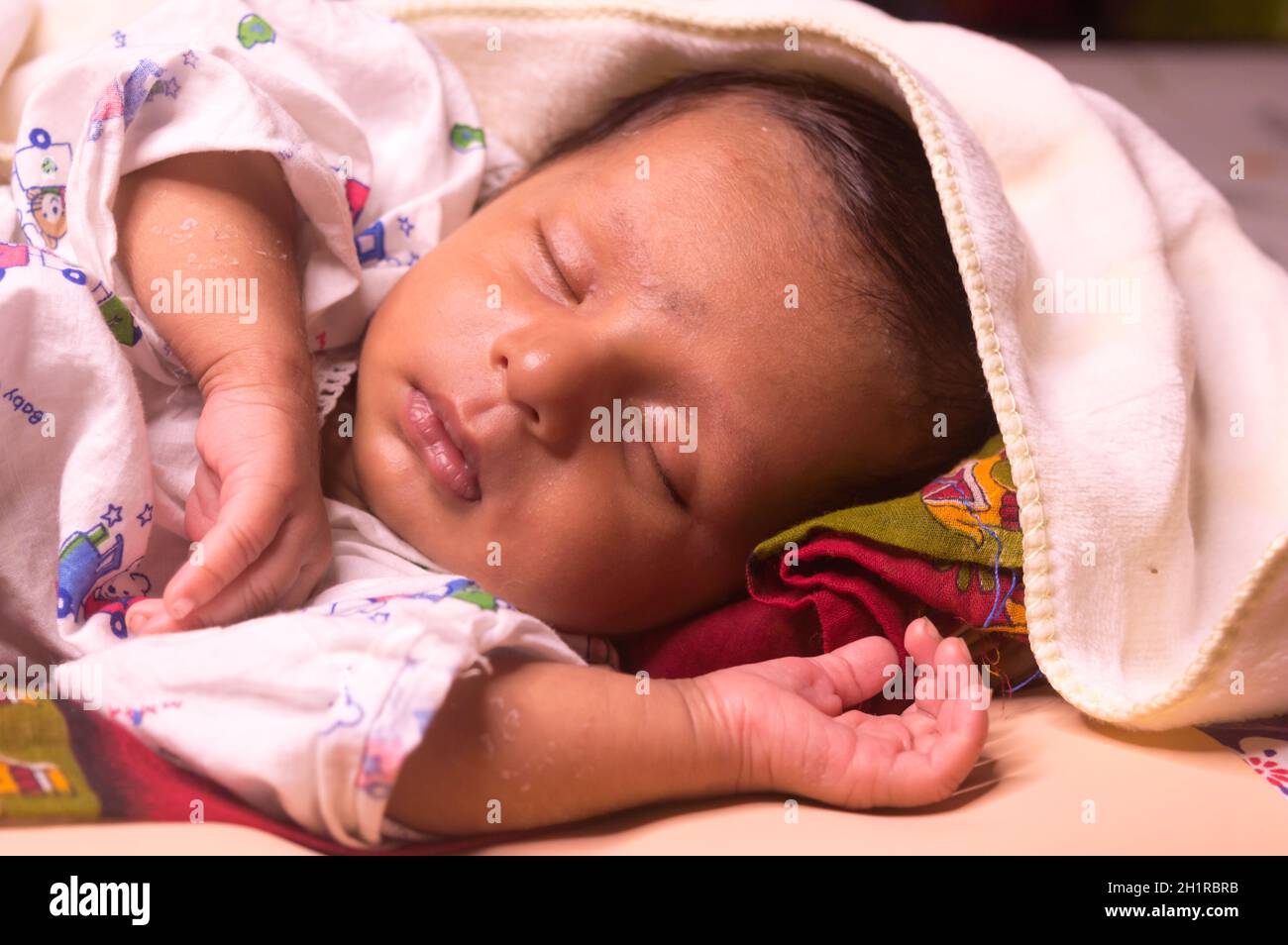 Close up face of cute sleeping newborn baby boy in drowsy eyes with ...