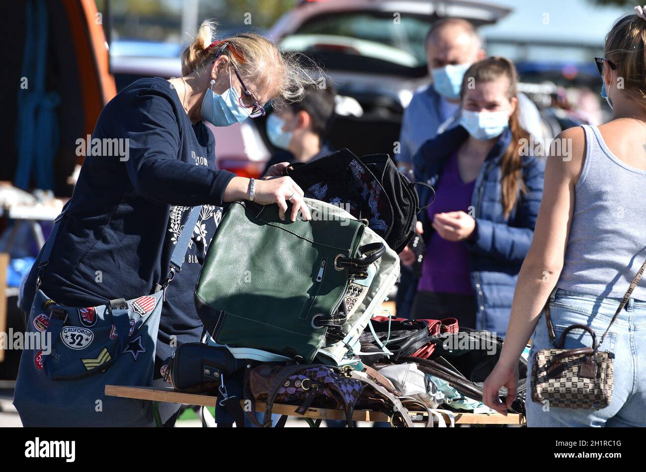Flohmarkt sammler hi-res stock photography and images - Alamy