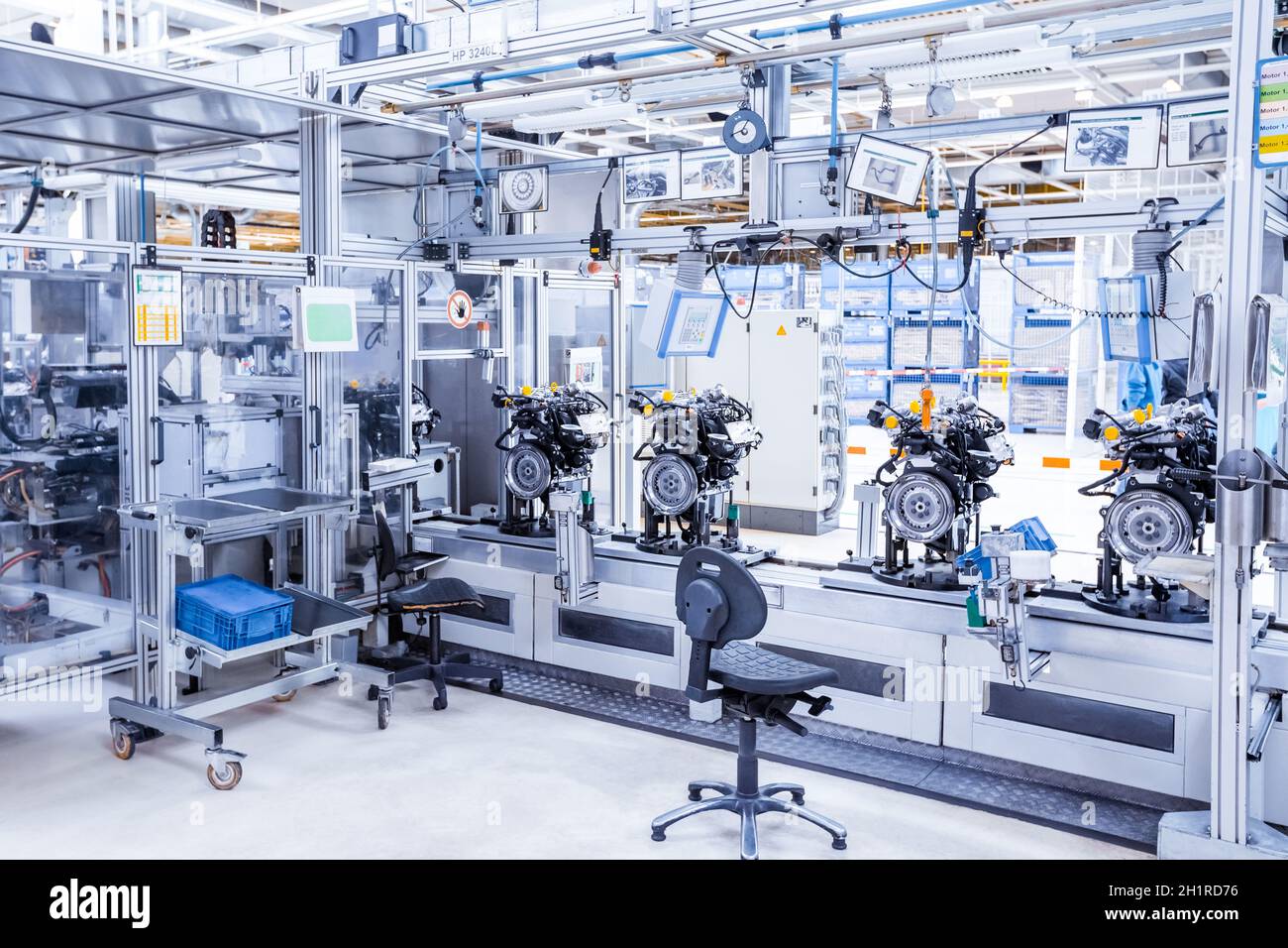 manufacturing of car engine at car plant Stock Photo - Alamy