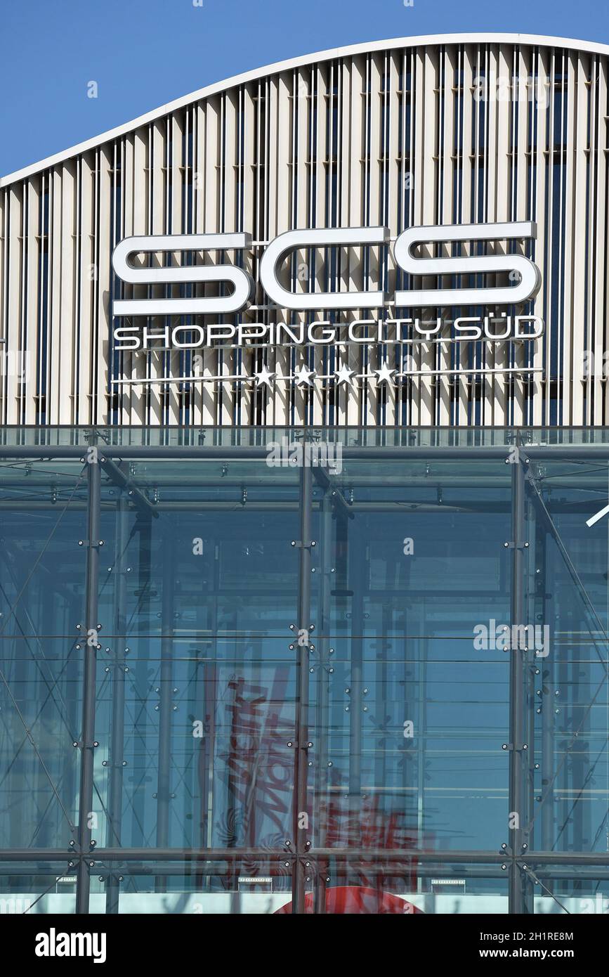 Das Einkaufszentrum SCS im Süden von Wien, eines der größten in Europa ...